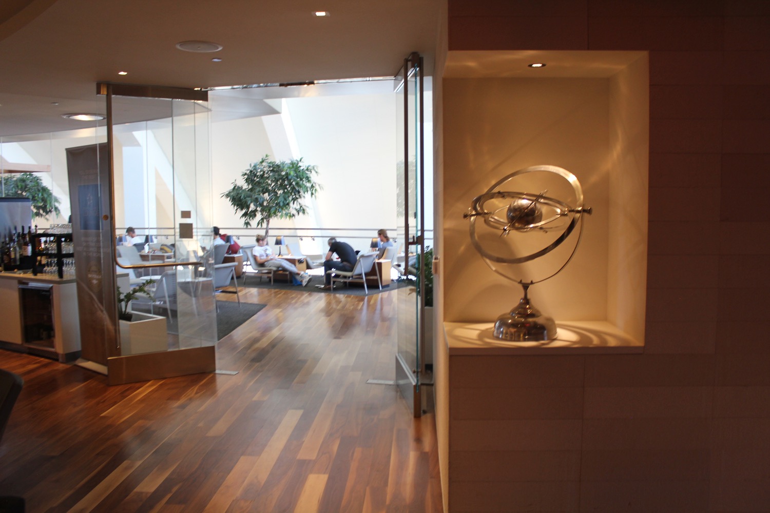 Review: Star Alliance Lounge LAX - Live and Let's Fly