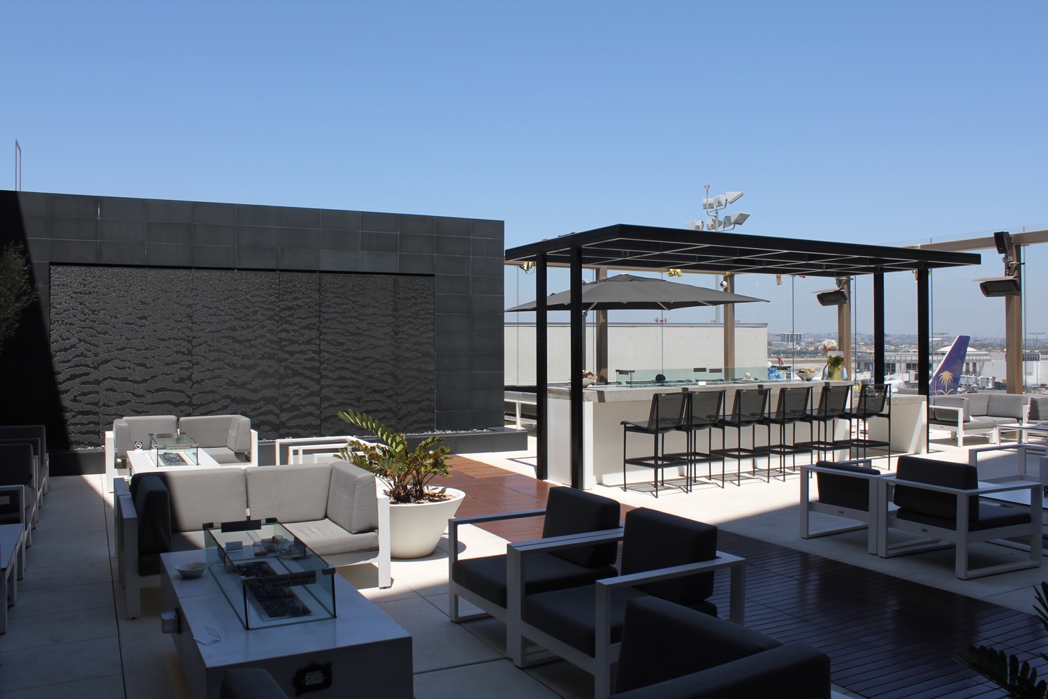 My Top 10 Lounges in 2017 - Live and Let's Fly