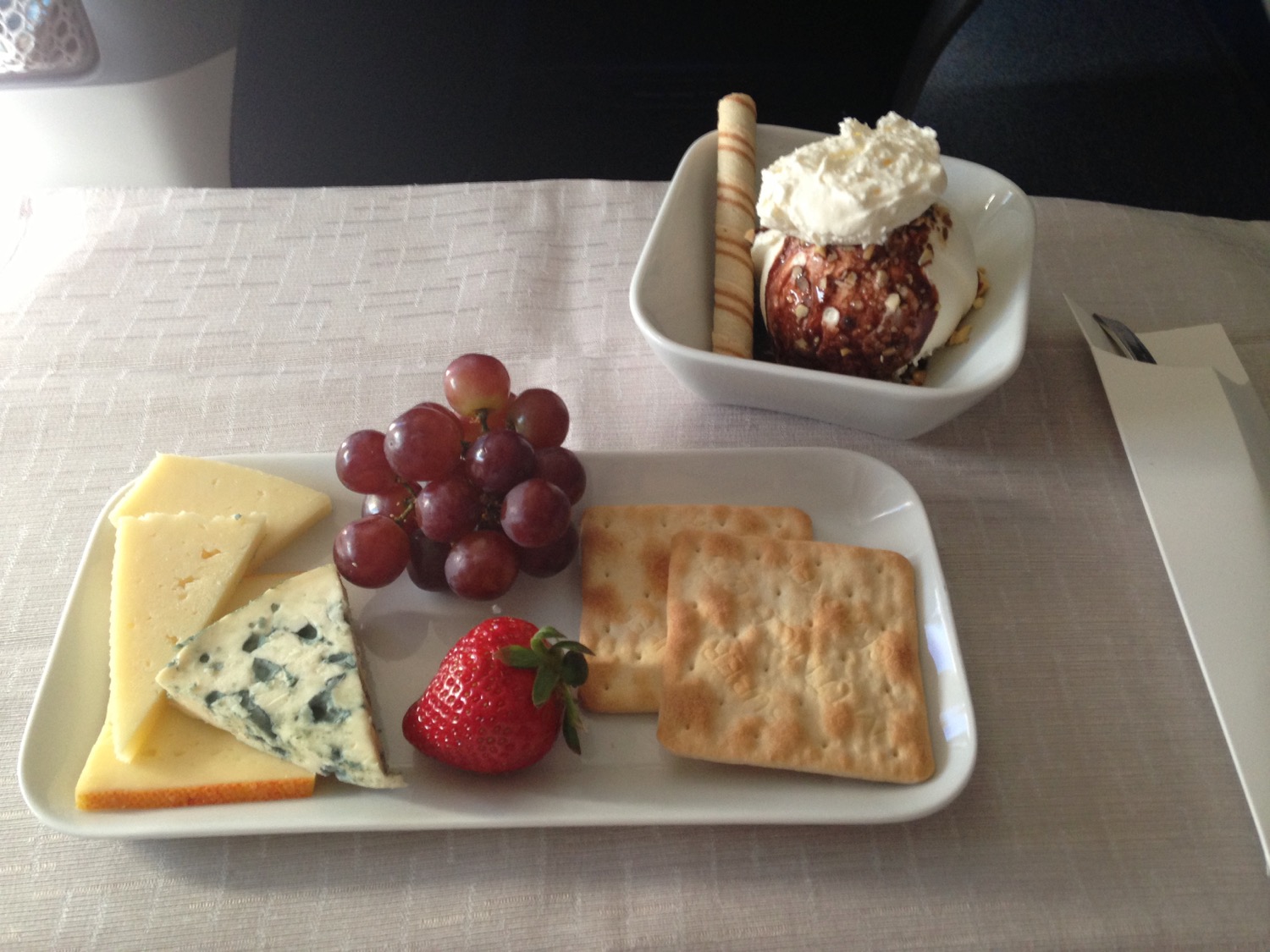 A Perfectly Average Lunch: LHR-JFK in Delta Business - Live and Let's Fly