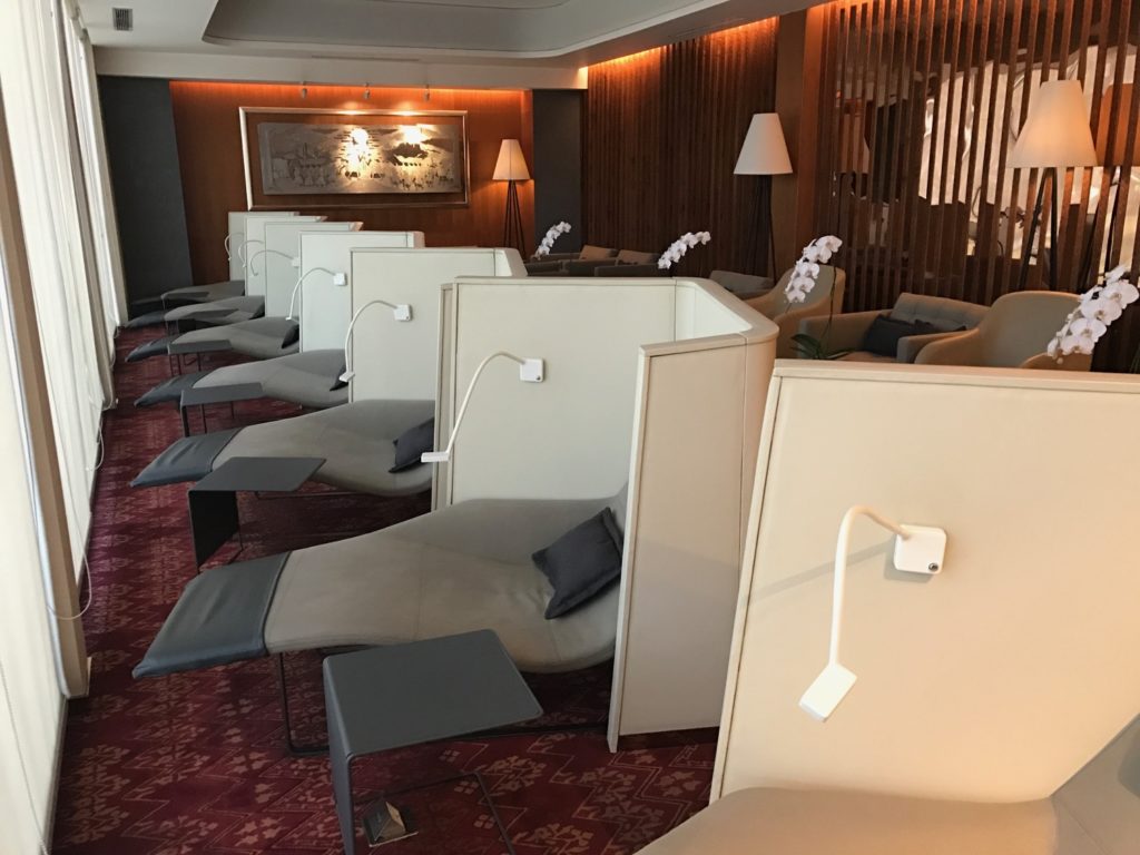 Review: Garuda Indonesia First Class Lounge Jakarta - Live and Let's Fly