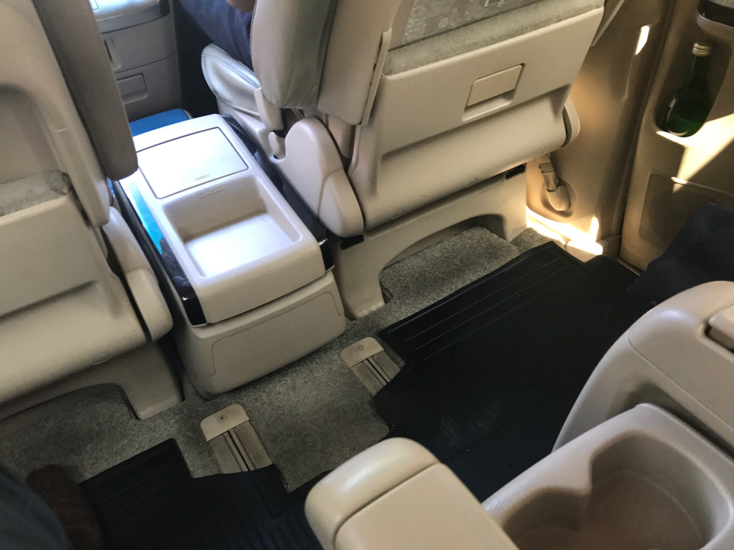 Review: Garuda Indonesia First Class Lounge Jakarta - Live and Let's Fly