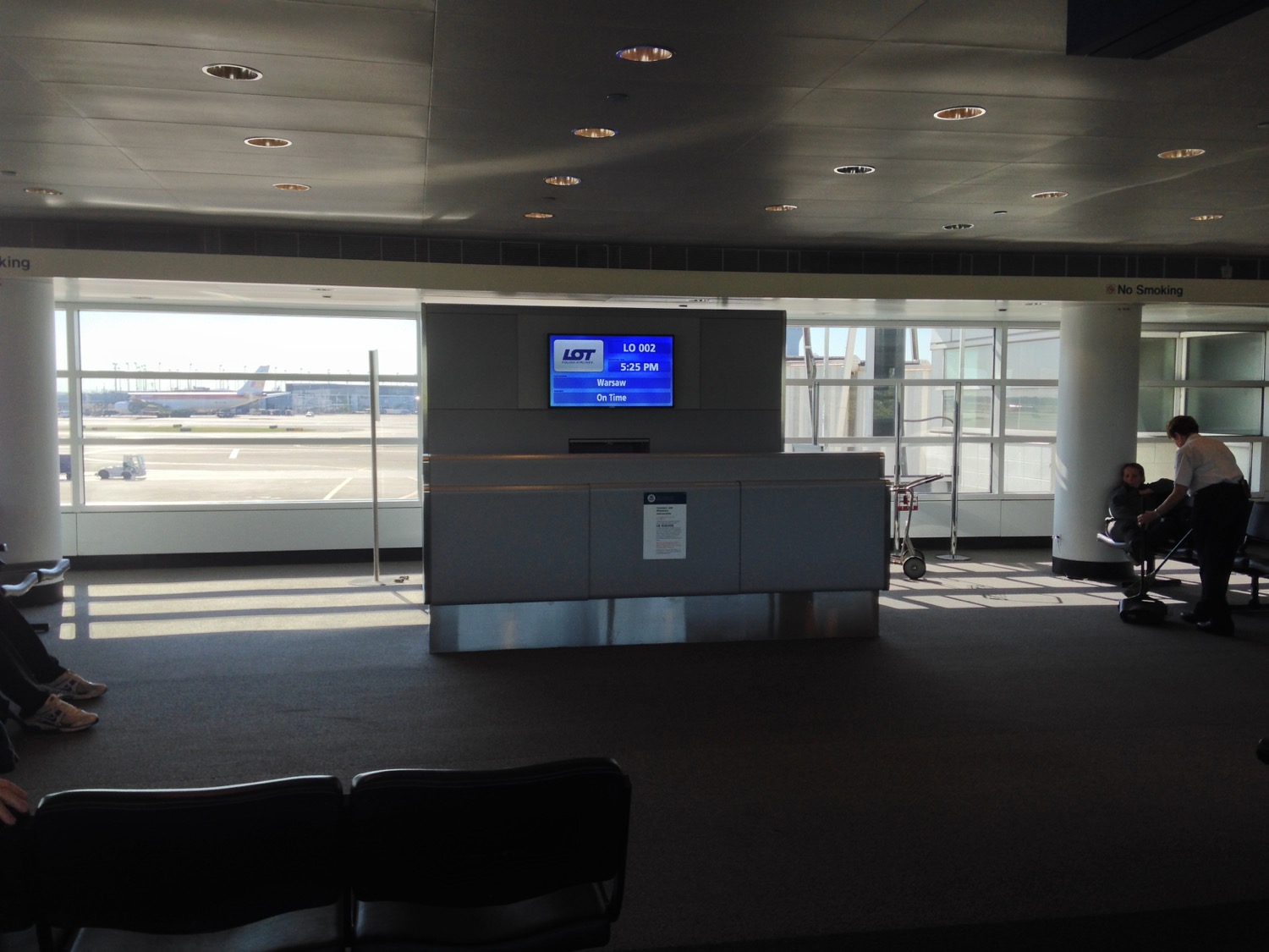 Review: LOT 787 Business Class Chicago to Warsaw - Live and Let's Fly