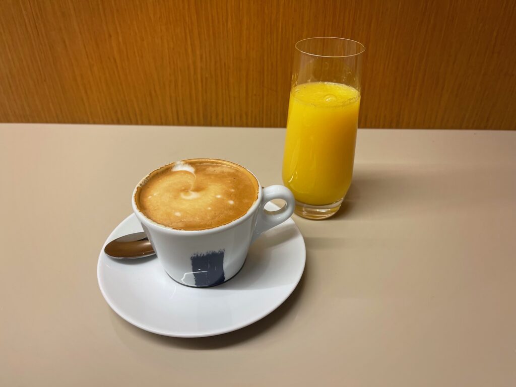 Review: Lufthansa Senator Café Munich (MUC) - Live and Let's Fly