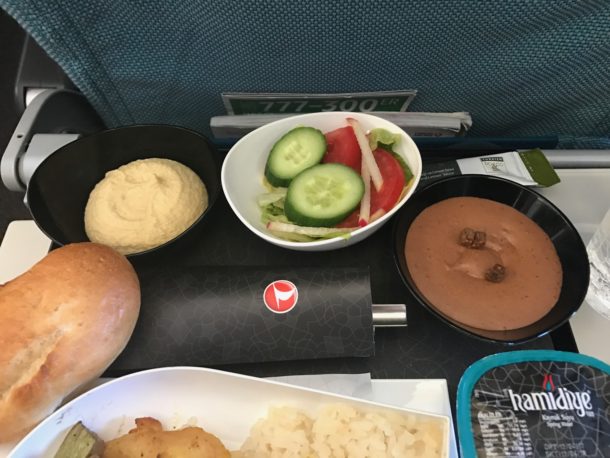 Review: Turkish Airlines 777-300 Economy Class from Istanbul to Los Angeles - Live and Let's Fly