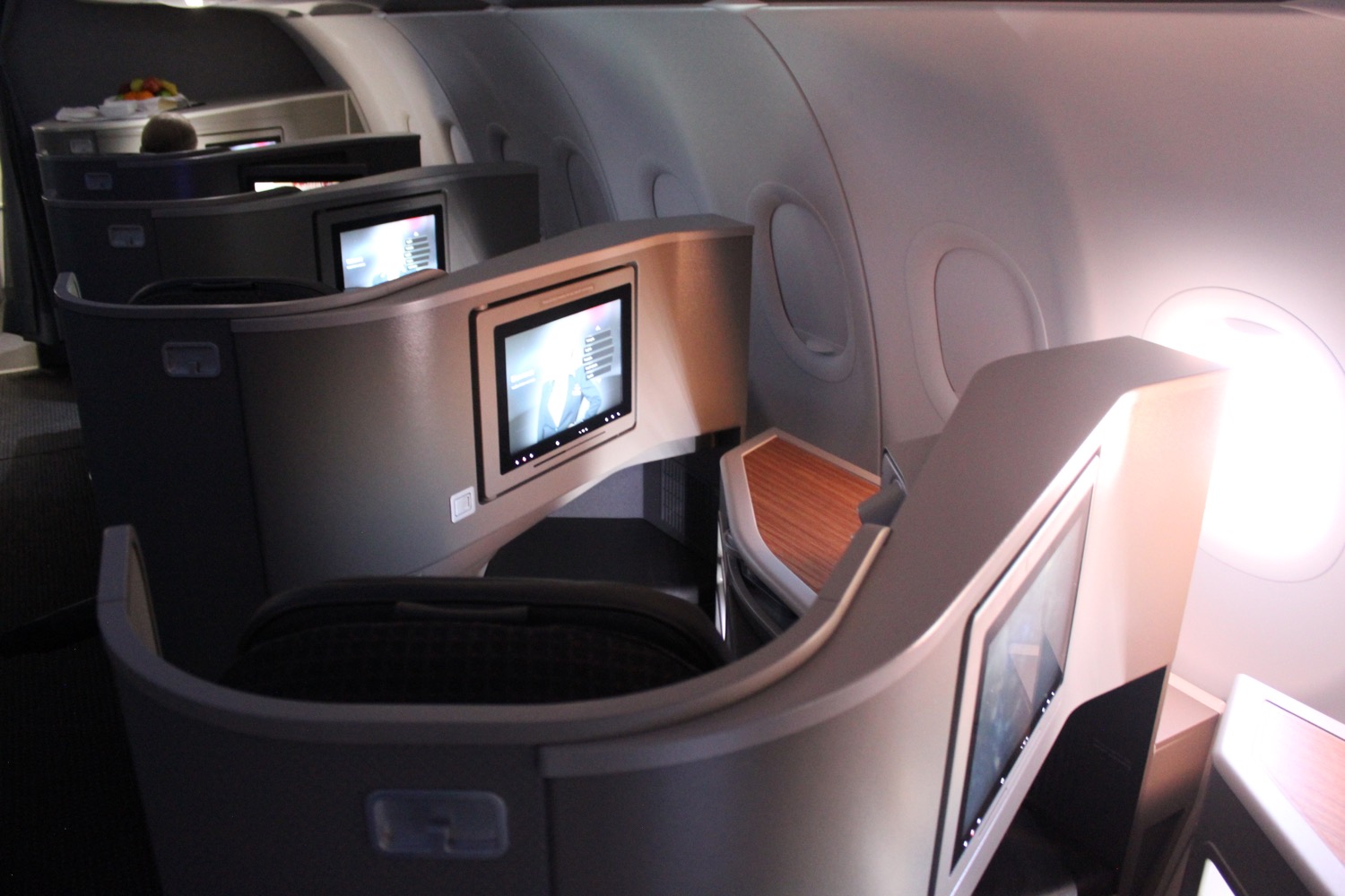 Review: American Airlines A321 First Class New York to Los Angeles ...