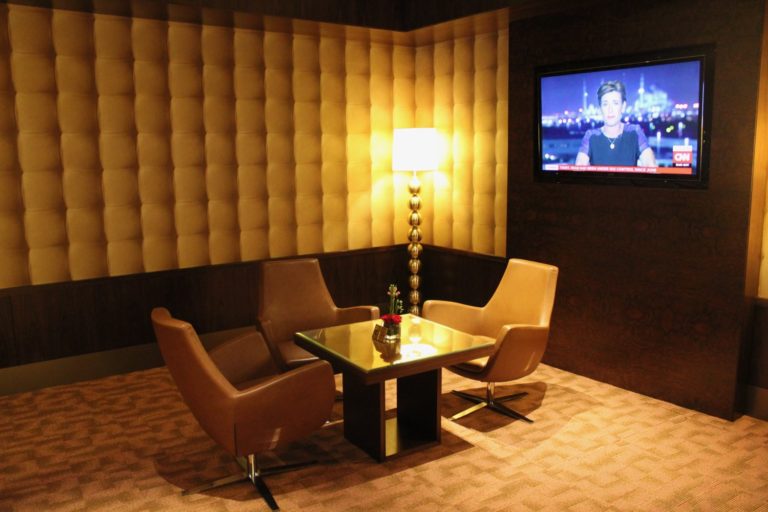 Review: Emirates First Class Lounge Dubai - Live and Let's Fly