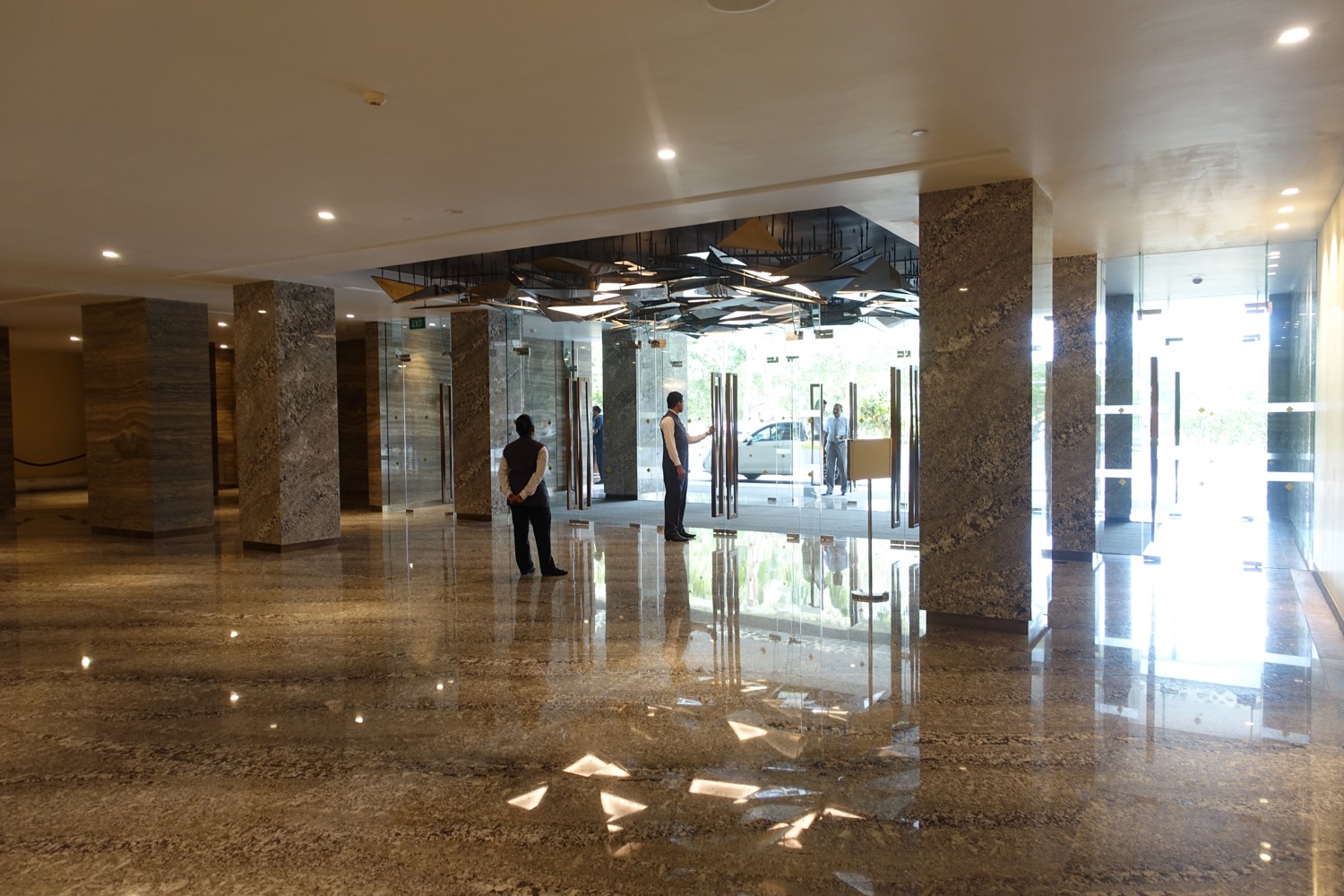 Review: Hilton Colombo - Live and Let's Fly