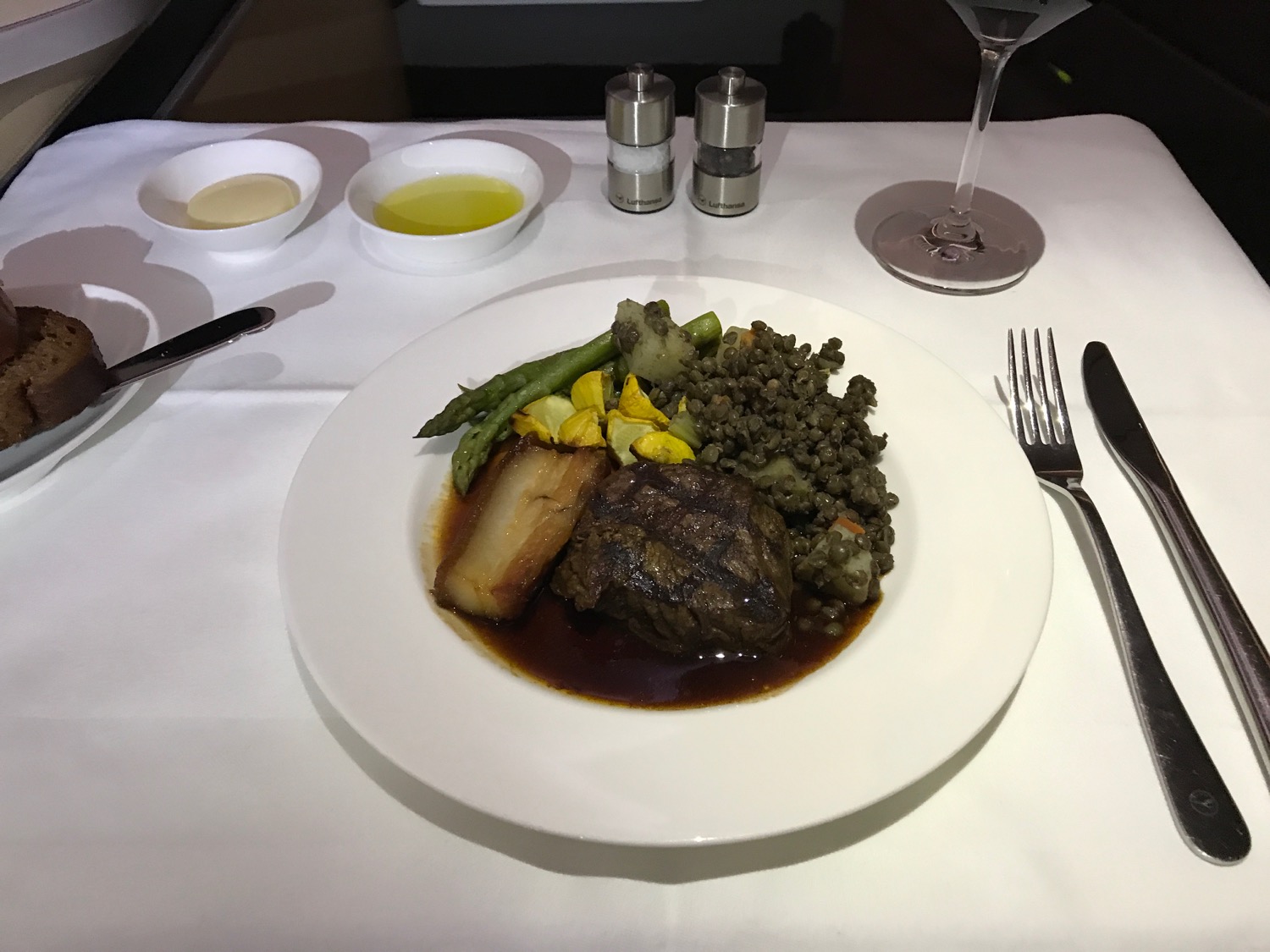 First Class: Lufthansa vs. SWISS - Live and Let's Fly