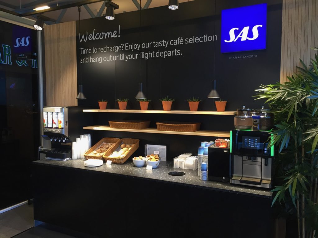 Charming Concept: SAS Café Lounge - Live and Let's Fly