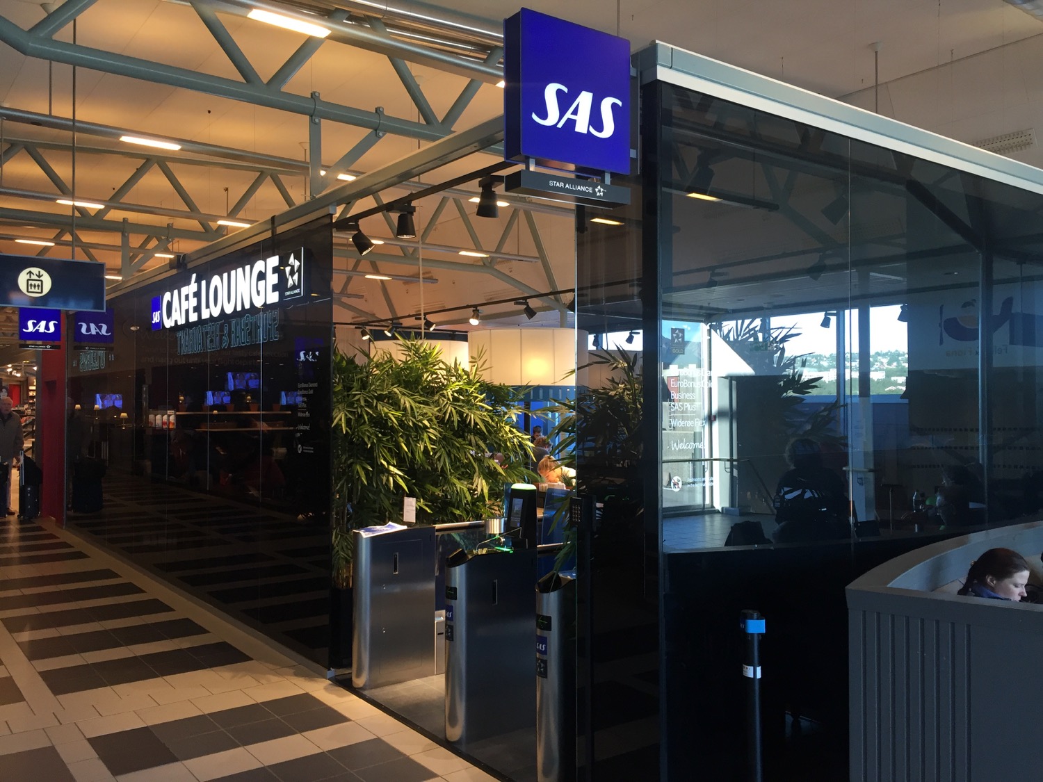 Charming Concept: SAS Café Lounge - Live and Let's Fly