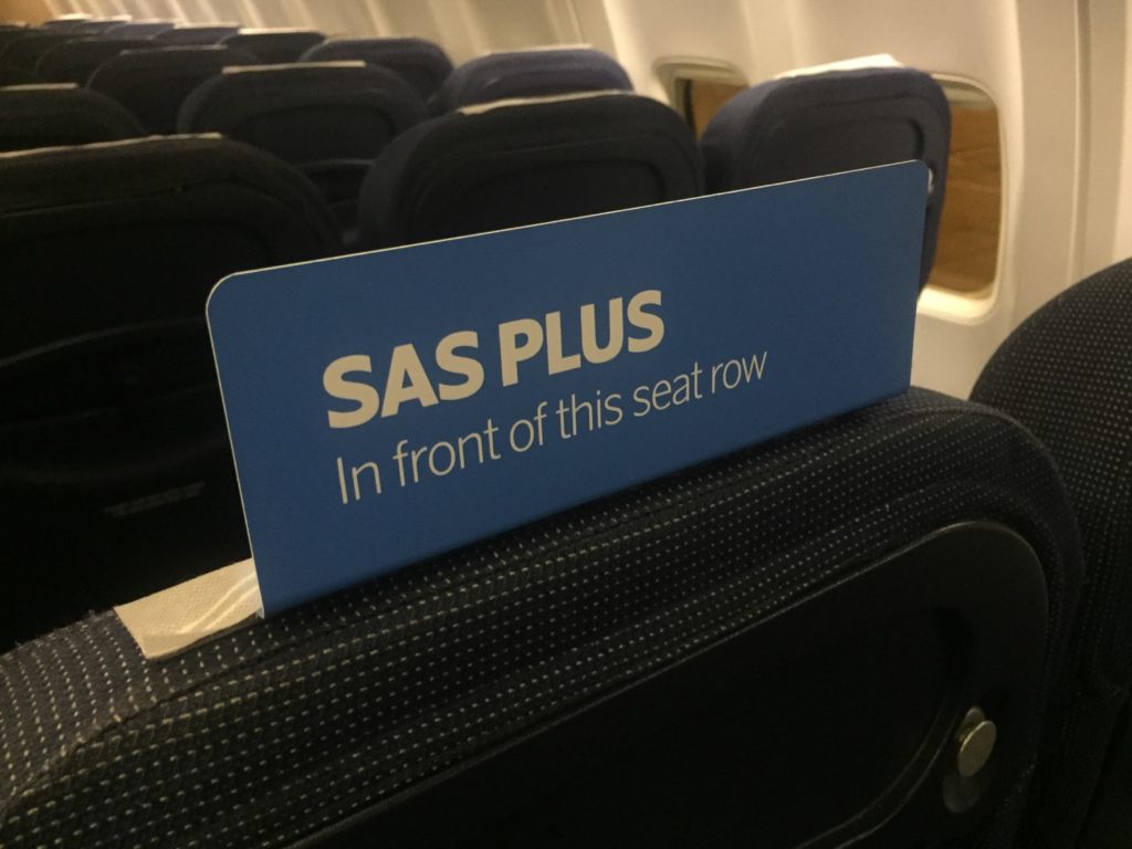 Dinner In SAS Plus Enroute To Arctic Circle - Live and Let's Fly