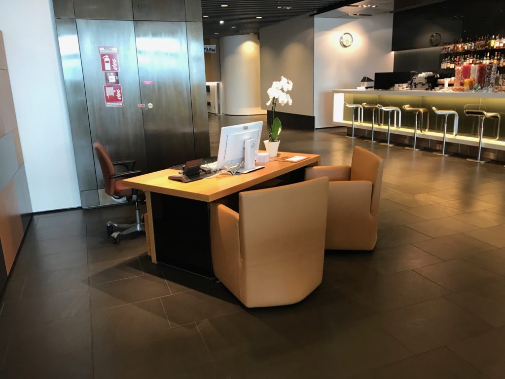 Review: Lufthansa First Class Lounge Frankfurt - Live and Let's Fly