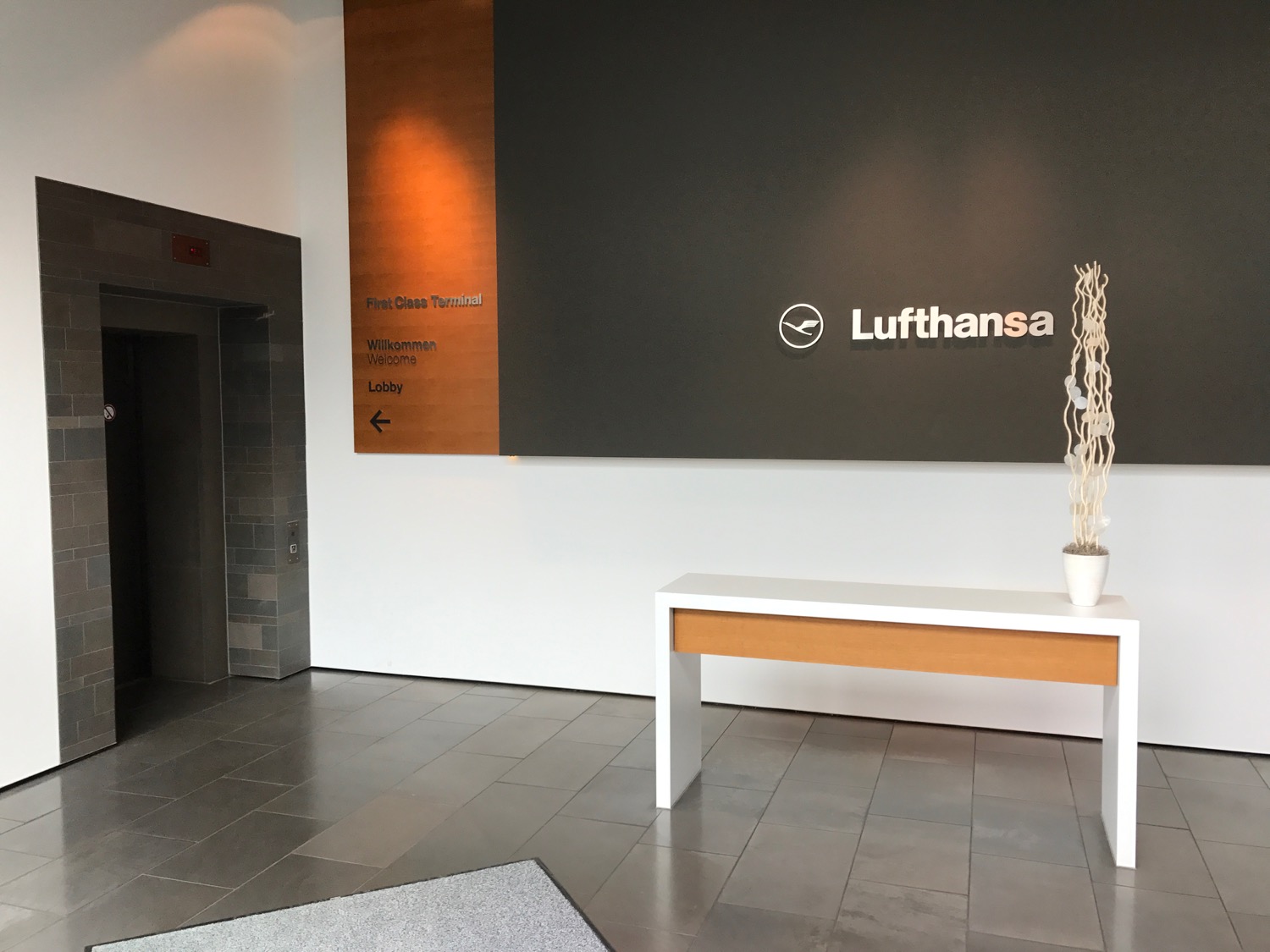 Review: Lufthansa First Class Terminal Frankfurt - Live and Let's Fly