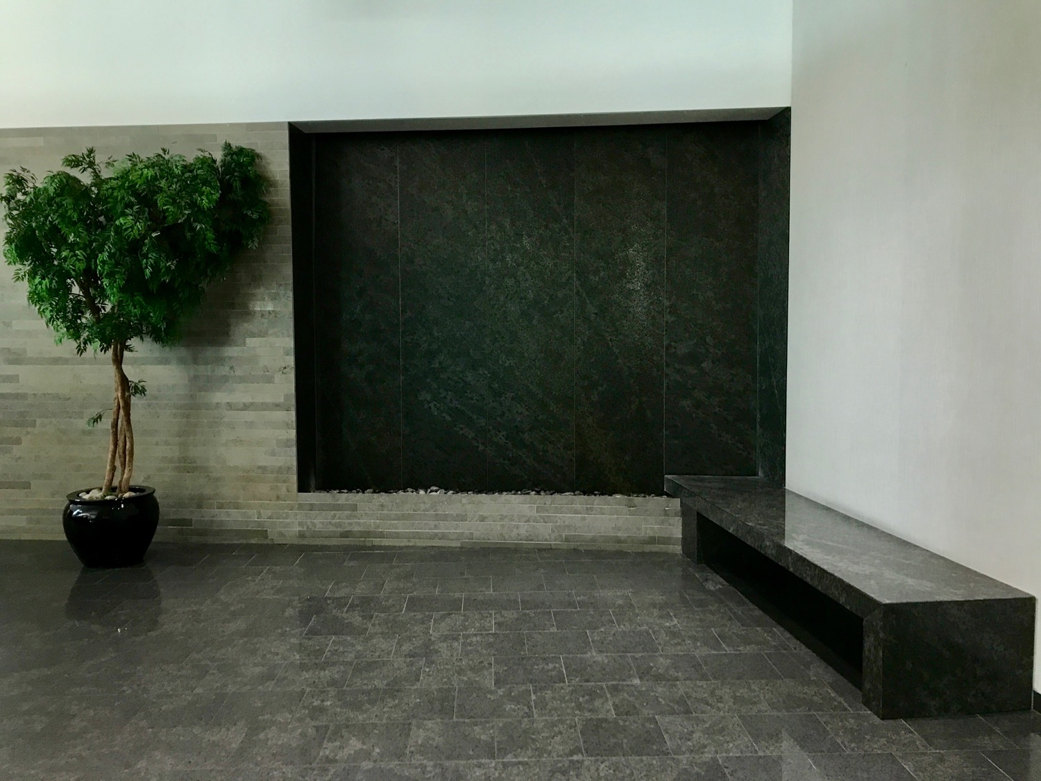 Review: Air Canada Maple Leaf Lounge Toronto (YYZ) - Live and Let's Fly