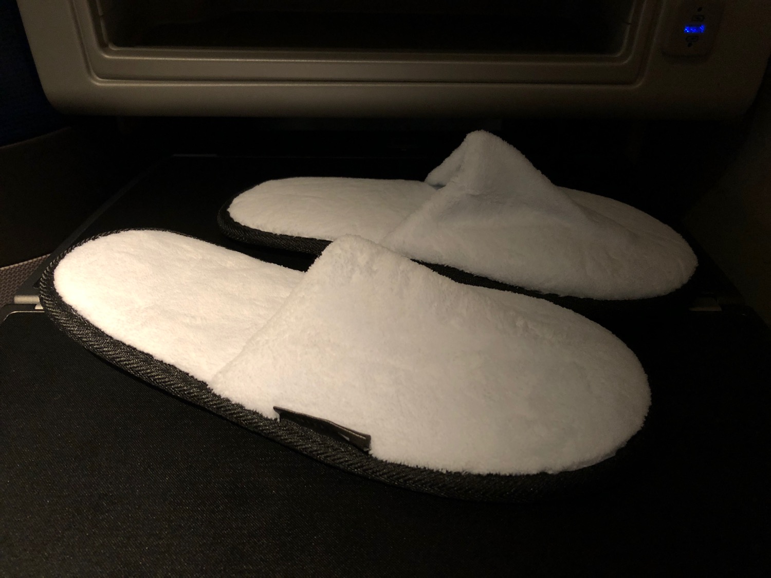 Magnifico: Lufthansa First Class Slippers - Live and Let's Fly