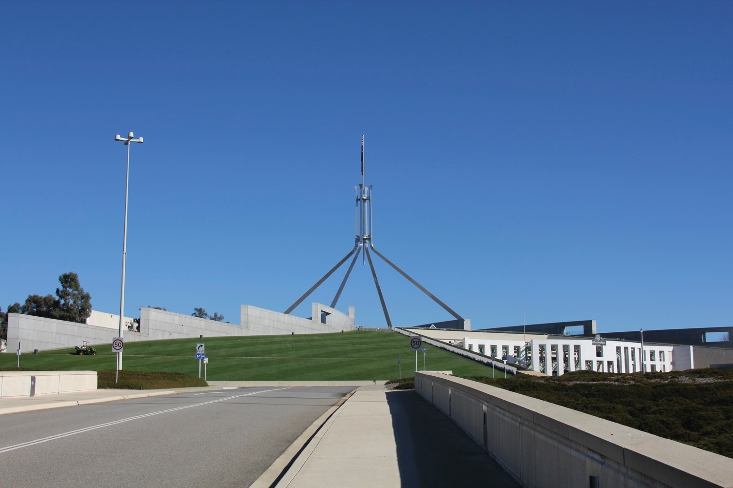 A Day in Parliament in Canberra - Live and Let's Fly