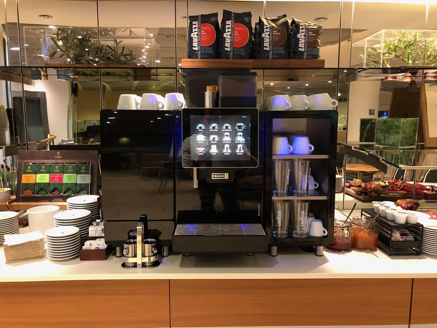 Nice Upgrades at Lufthansa Welcome Lounge in Frankfurt - Live and Let's Fly