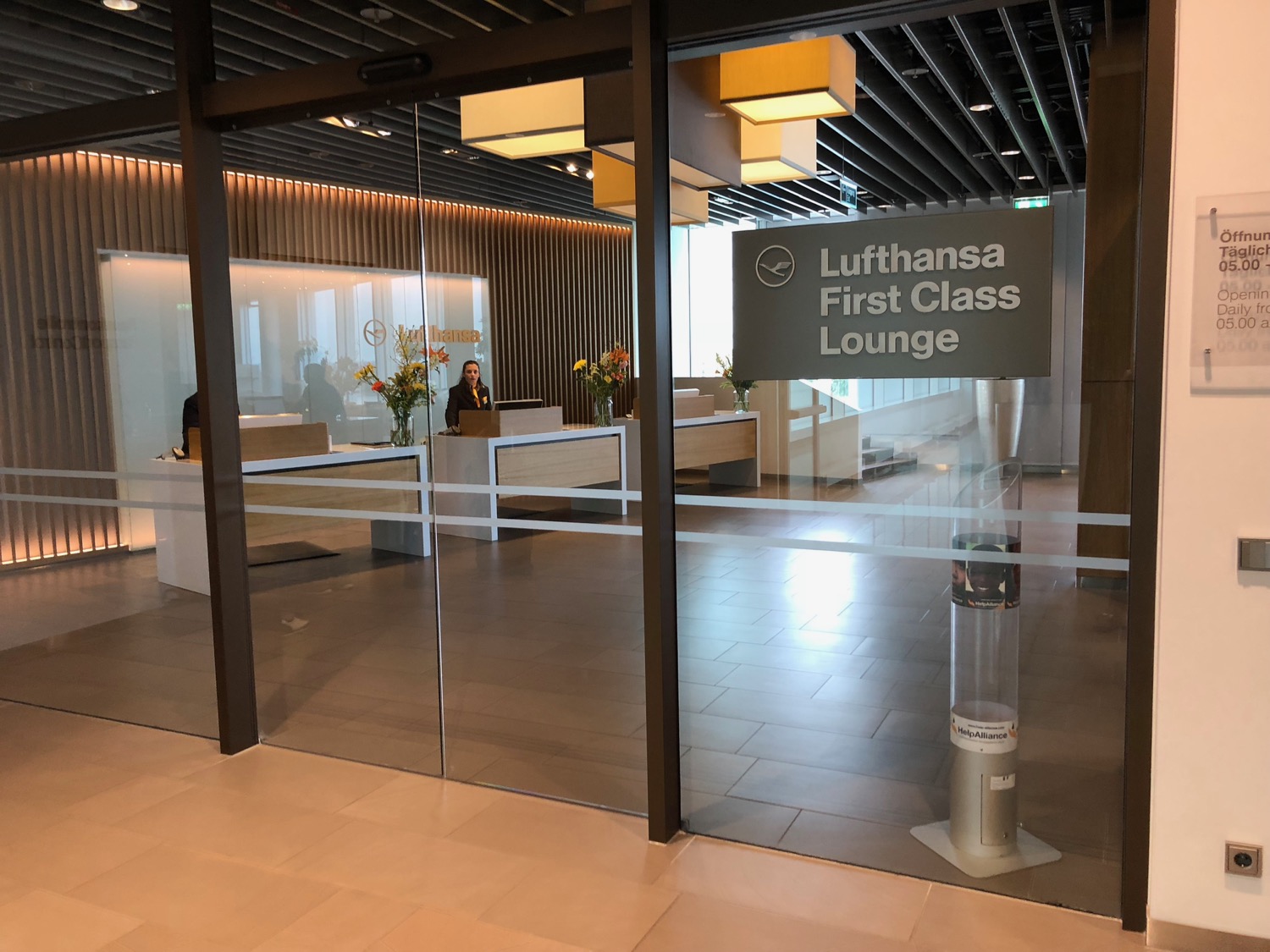 Review: Lufthansa First Class Lounge Munich (MUC) - Live and Let's Fly