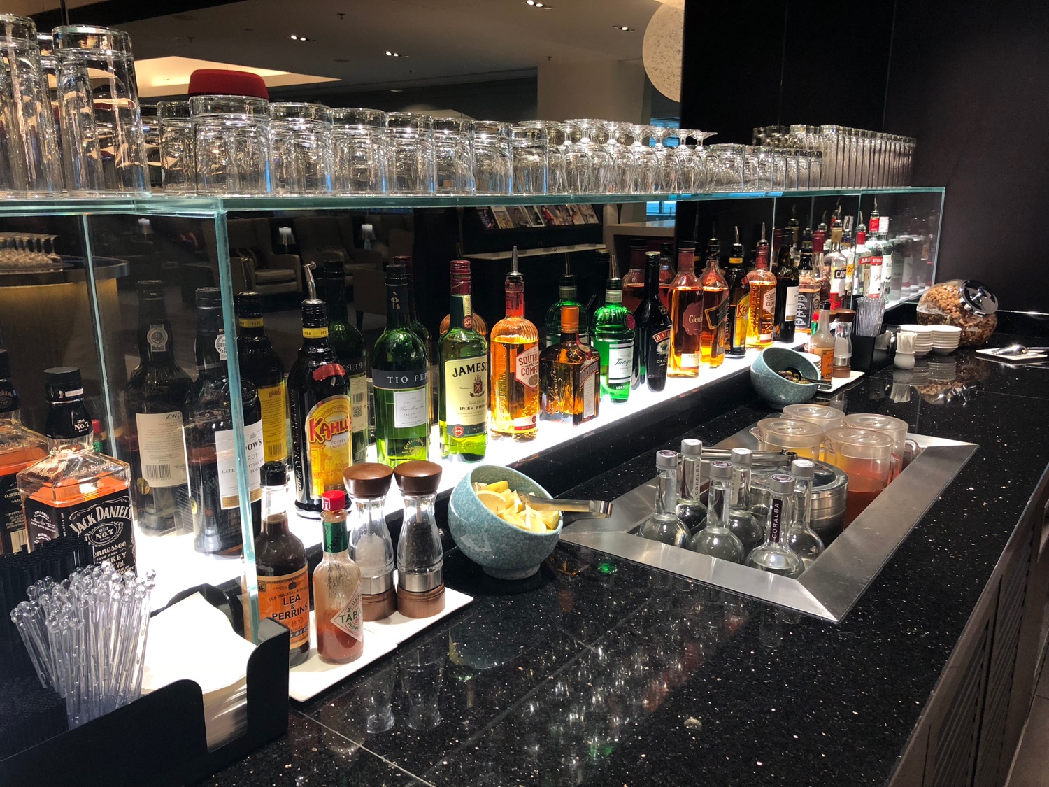 Review: British Airways Lounge Singapore (SIN) - Live and Let's Fly
