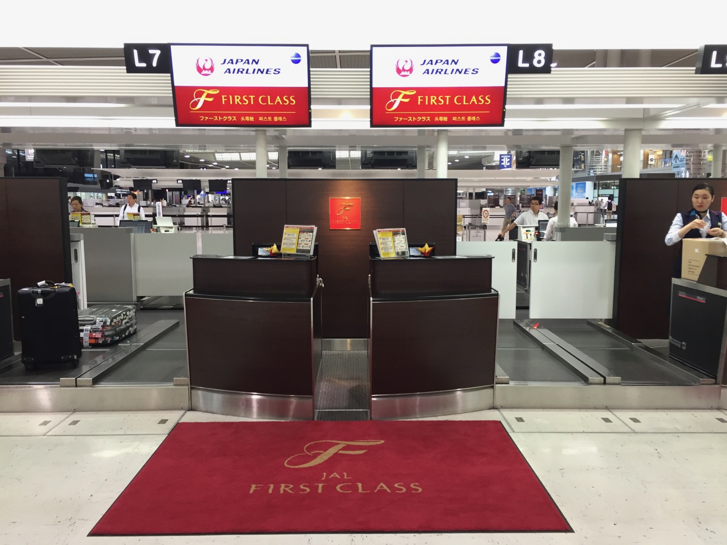 Review: Japan Airlines 777-300ER First Class - Live and Let's Fly