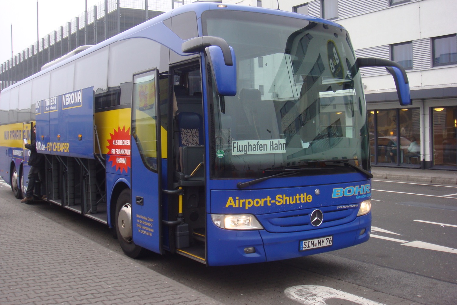 A Hot Meal on Ryanair - Live and Let's Fly