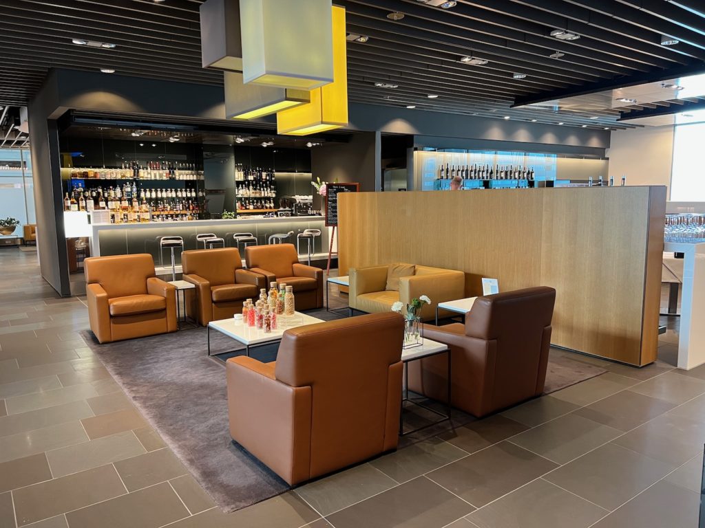 Review: Lufthansa First Class Lounge Munich (Terminal 2) - Live and Let ...