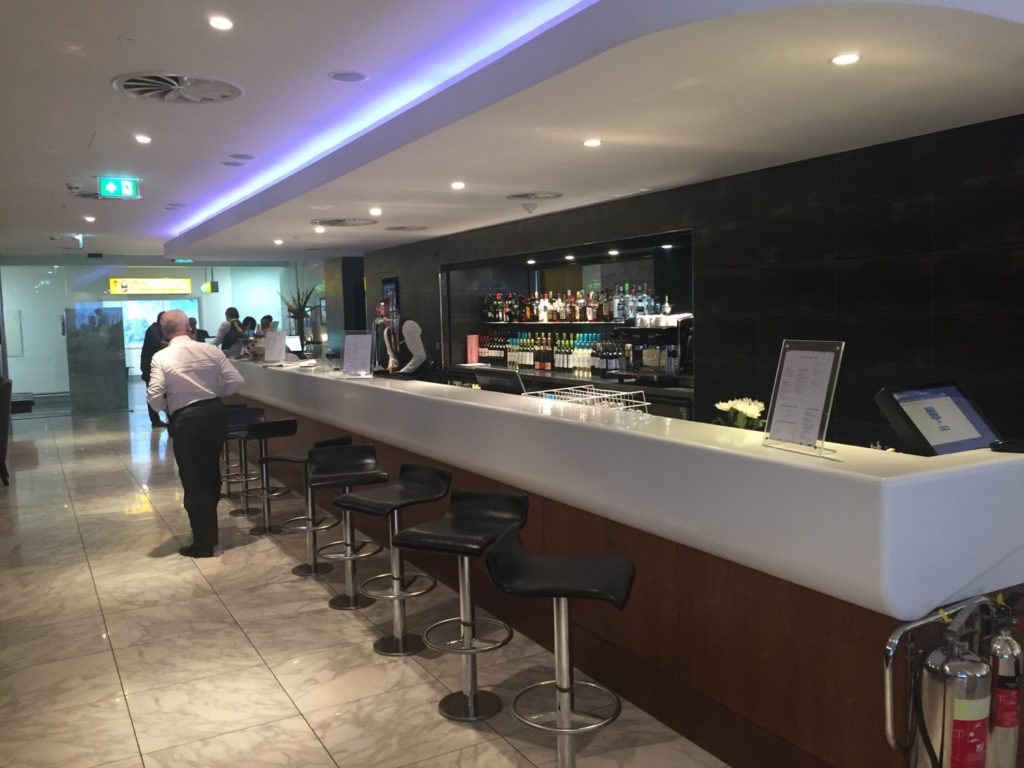Review: No1 Lounge - London Heathrow T3 (LHR) - Live and Let's Fly