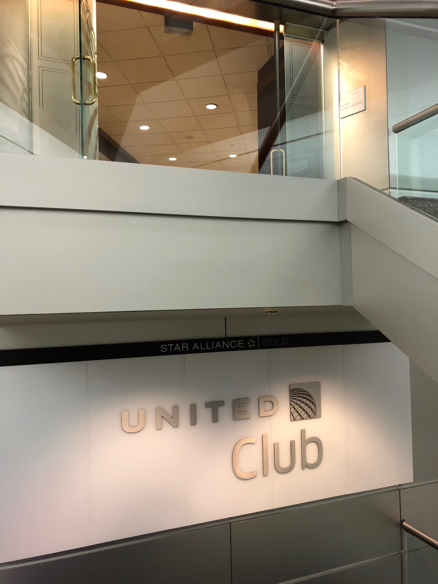 Review: United Club Newark (EWR) - Live and Let's Fly