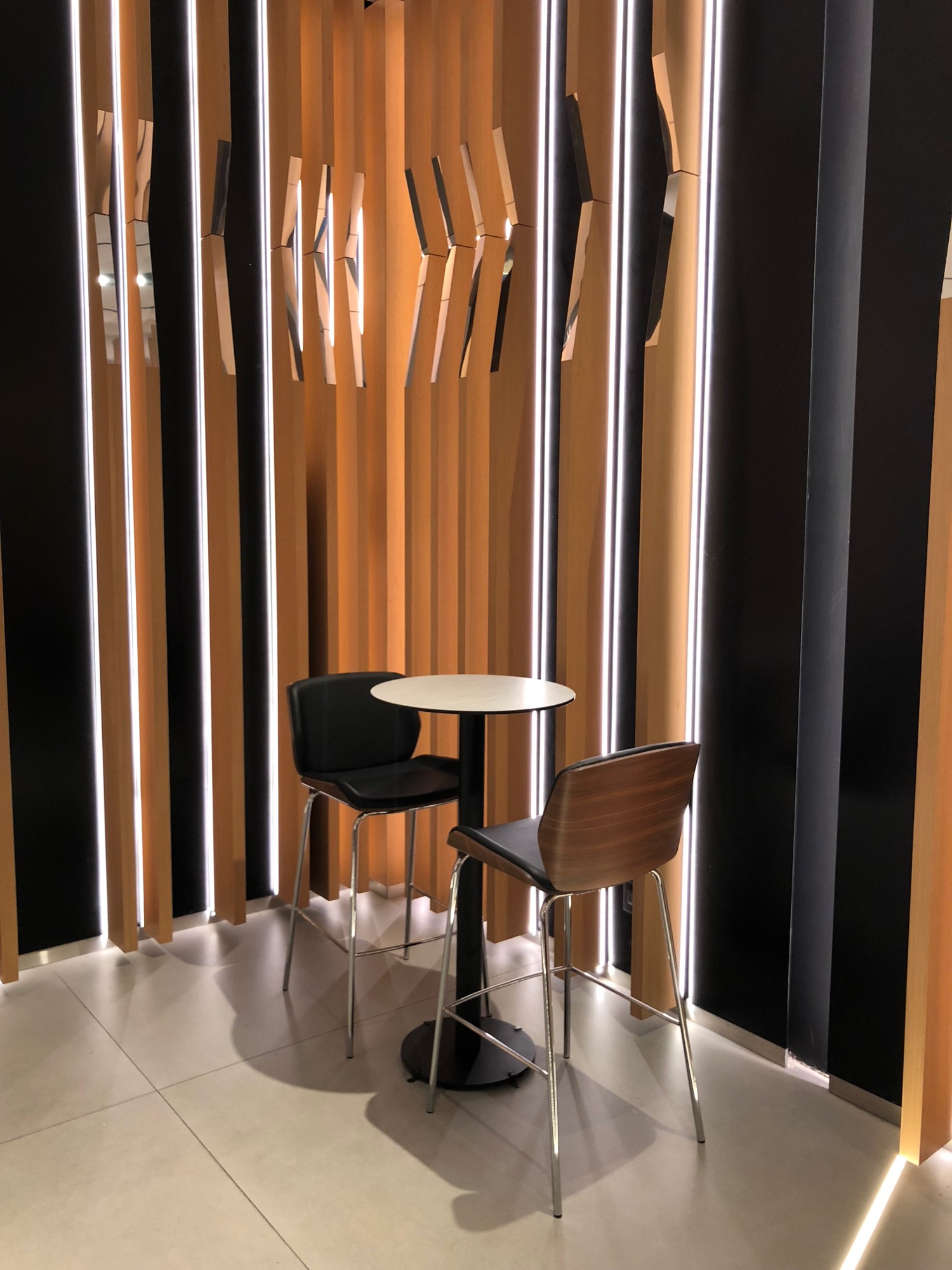 Review: MEA Cedar Lounge Beirut (BEY) - Live and Let's Fly