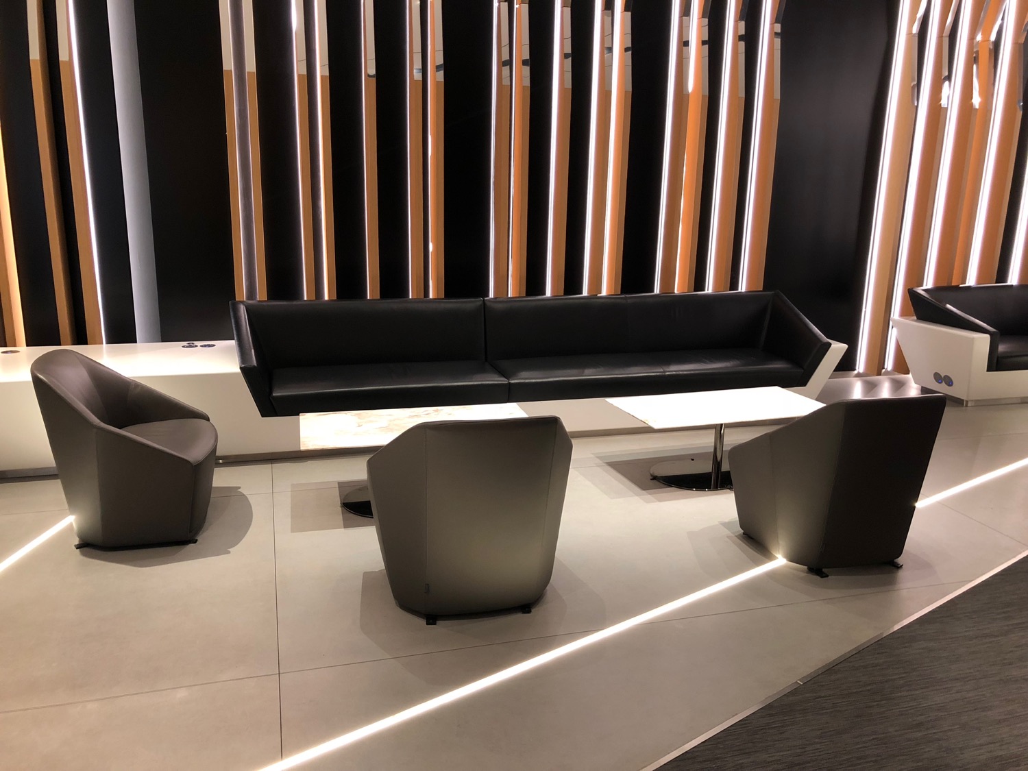 Review: MEA Cedar Lounge Beirut (BEY) - Live and Let's Fly