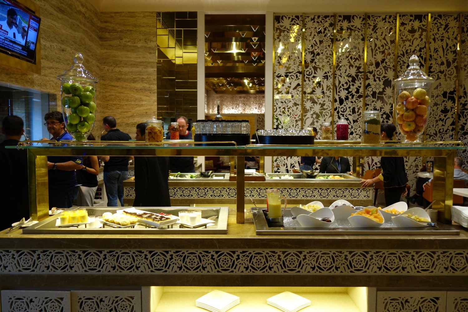 Review: GVK First Class Lounge Mumbai (BOM) - Live and Let's Fly