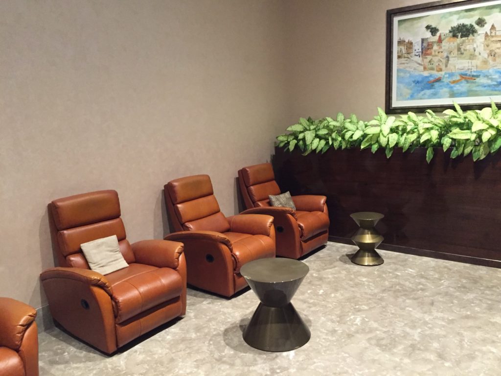 Review: GVK First Class Lounge Mumbai (BOM) - Live and Let's Fly