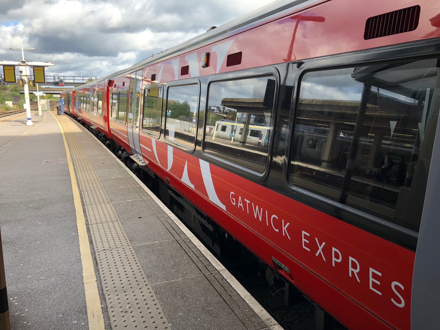 Gatwick Express From Central London To LGW - Live and Let's Fly