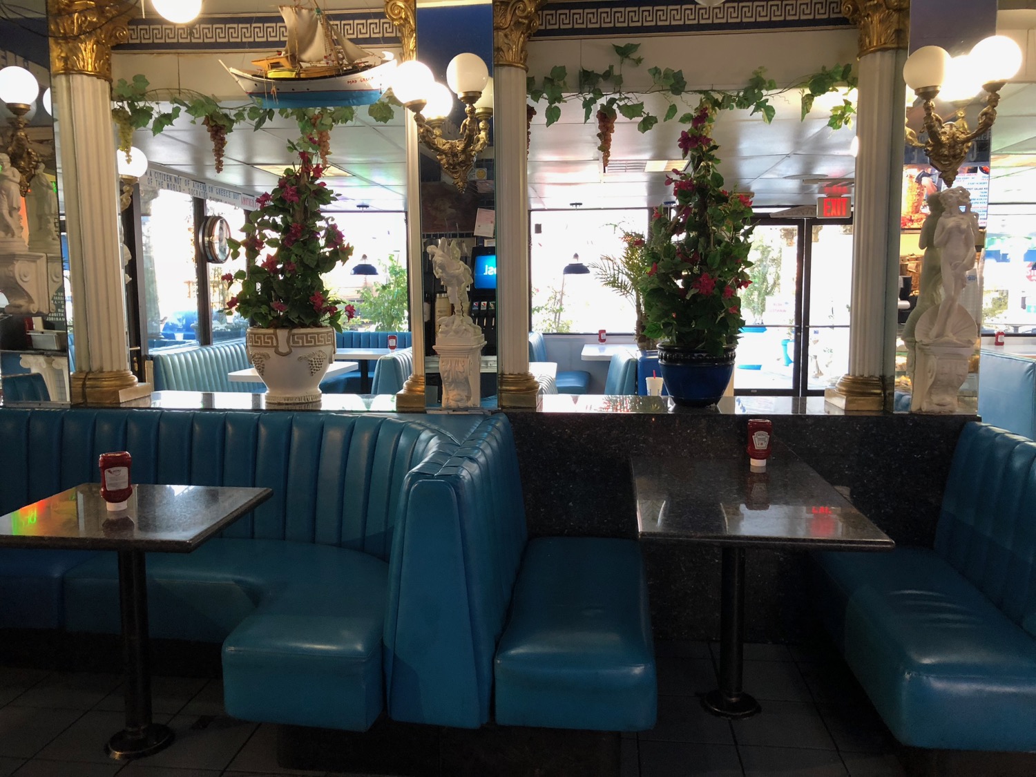 Mad Greek Cafe: Review of a Desert Oasis