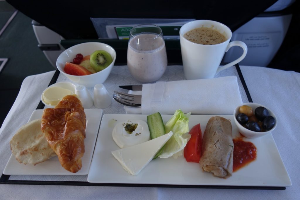 Exceptional Breakfast On A Very Short Qatar Airways Flight - Live and ...