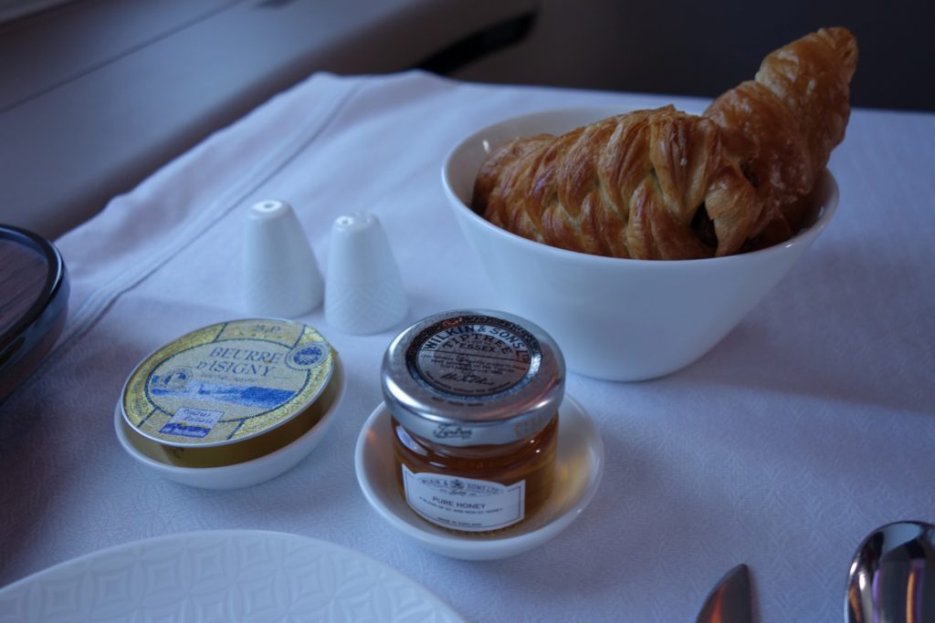 First Class Brunch Showdown: Emirates Vs. Etihad Vs. Qatar Airways ...