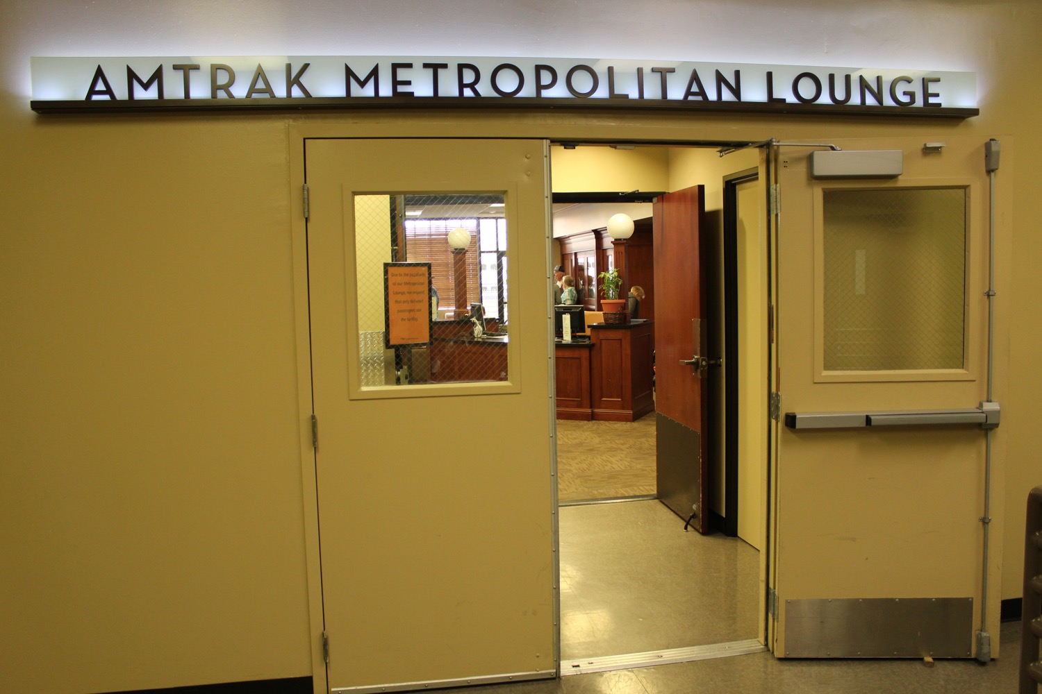 Review: Amtrak Metropolitan Lounge Los Angeles Union Station - Live and ...
