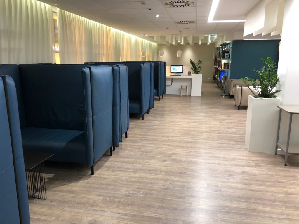 Review: The Library Lounge Nice Airport (NCE) - Live and Let's Fly