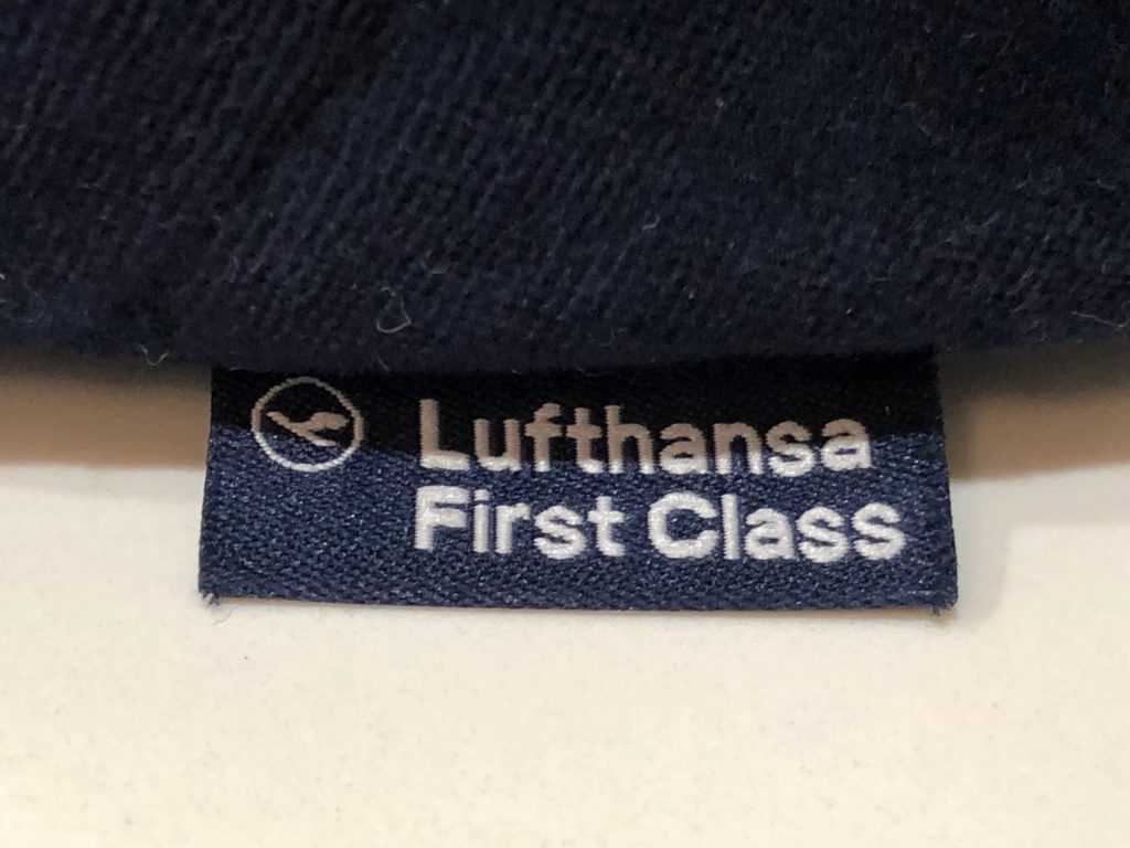 Magnifico: Lufthansa First Class Slippers - Live and Let's Fly
