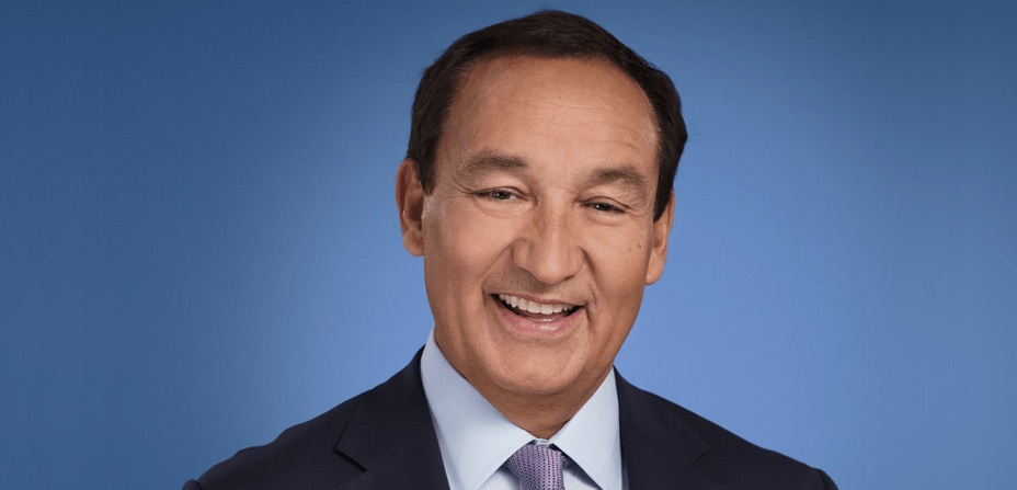 United CEO Gives Up His Seat In First Class For Elderly Woman - Live ...