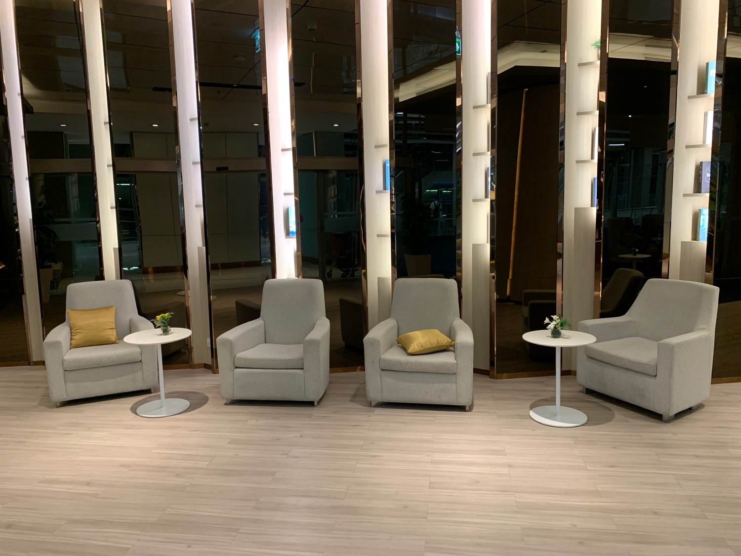 Review: Miracle Lounge Bangkok (BKK) - Live and Let's Fly