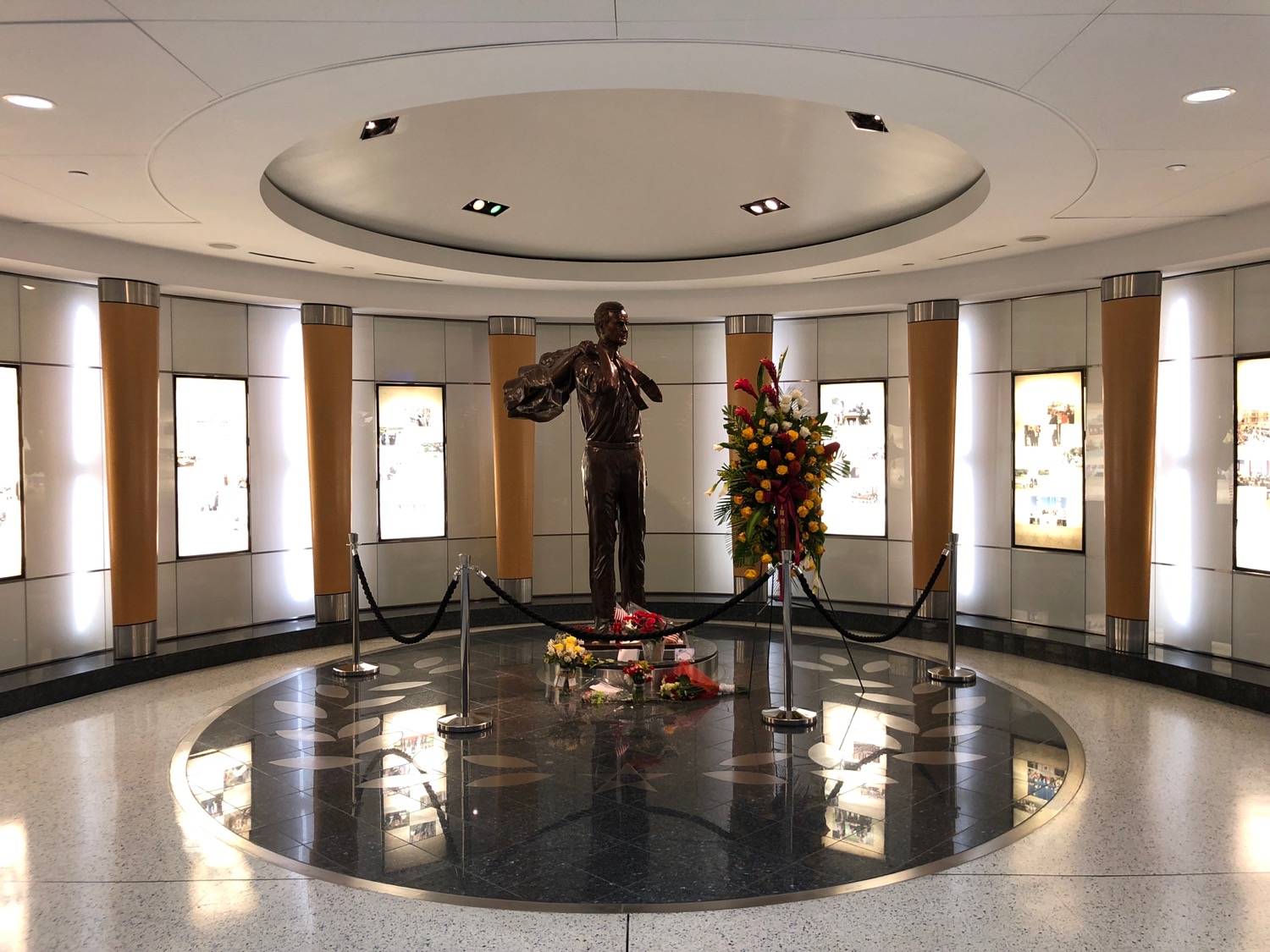 How United Airlines Honored George H.W. Bush - Live and Let's Fly