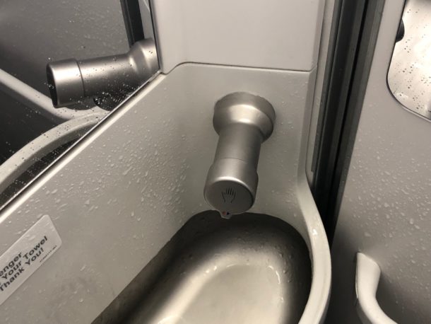 United's 737 MAX 9 IFE Review: What Passengers Loved in 2025