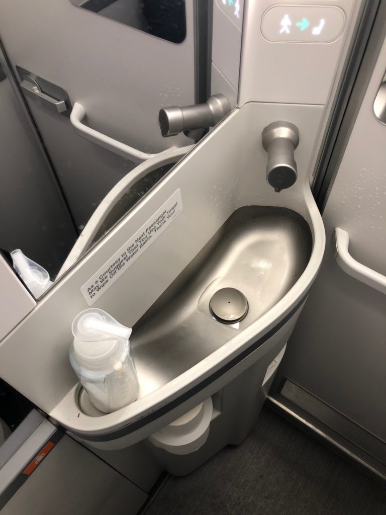 United's 737 MAX 9 IFE Review: What Passengers Loved in 2025
