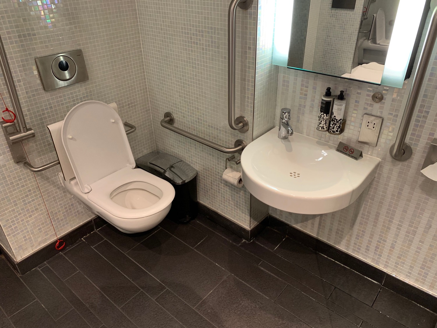 Review: Virgin Atlantic Clubhouse - London (LHR) - Live and Let's Fly