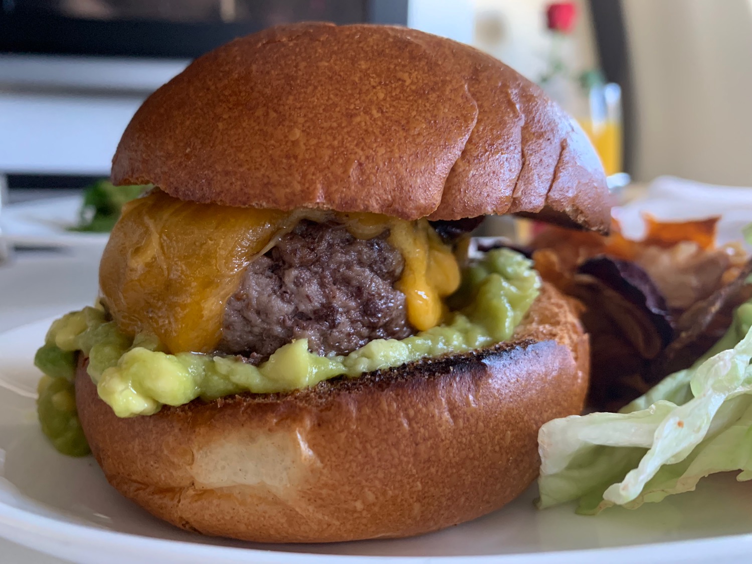 The Best Airline Cheeseburger In The World - Live and Let's Fly