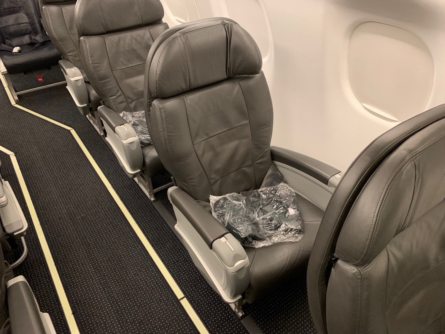 Review: American Airlines (Compass) E-175 First Class Seattle To Los ...