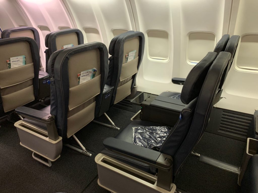 Review: United Airlines 757-300 First Class Honolulu To Los Angeles ...