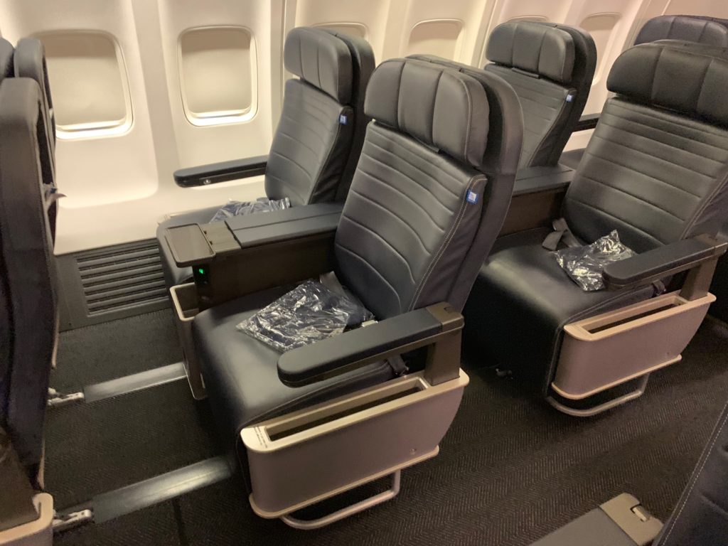Review: United Airlines 757-300 First Class Honolulu To Los Angeles ...