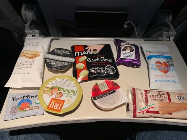 United Is Pretending This First Class Meal Isn’t A Snack Box? - Live ...